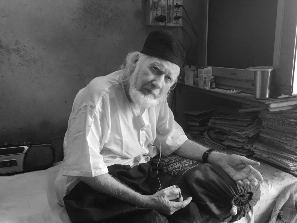 Main tanha kahaN tak ise sochta – A Sher A Day